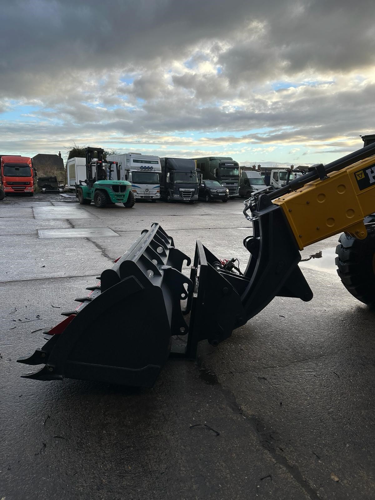 HZM 930T 3 TON LIFT PIVOT STEER TELEPORTER | North Norfolk Vehicle ...